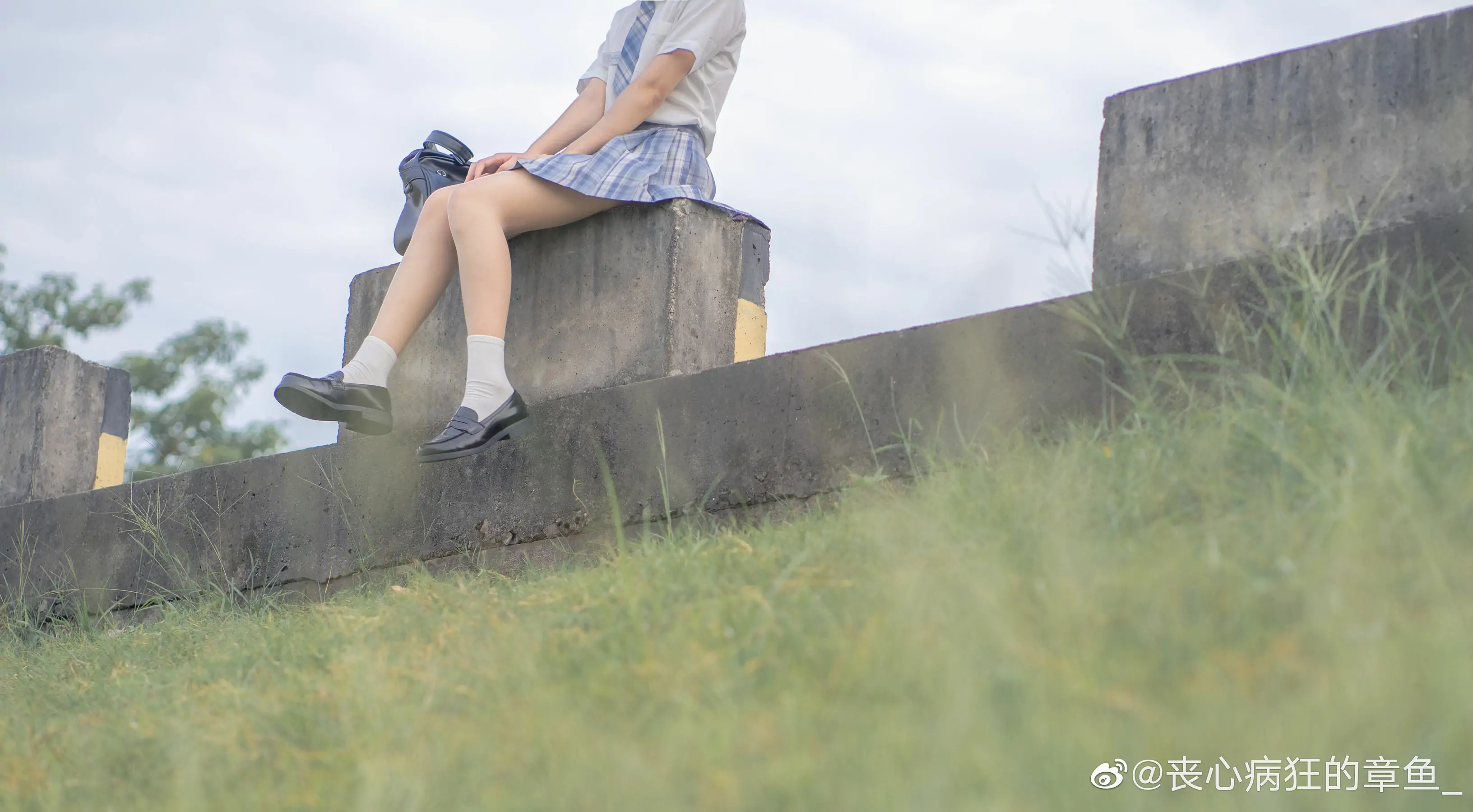 [COS福利] 动漫博主阿了个fifi - JK日常(17P)-中国美女-找套图