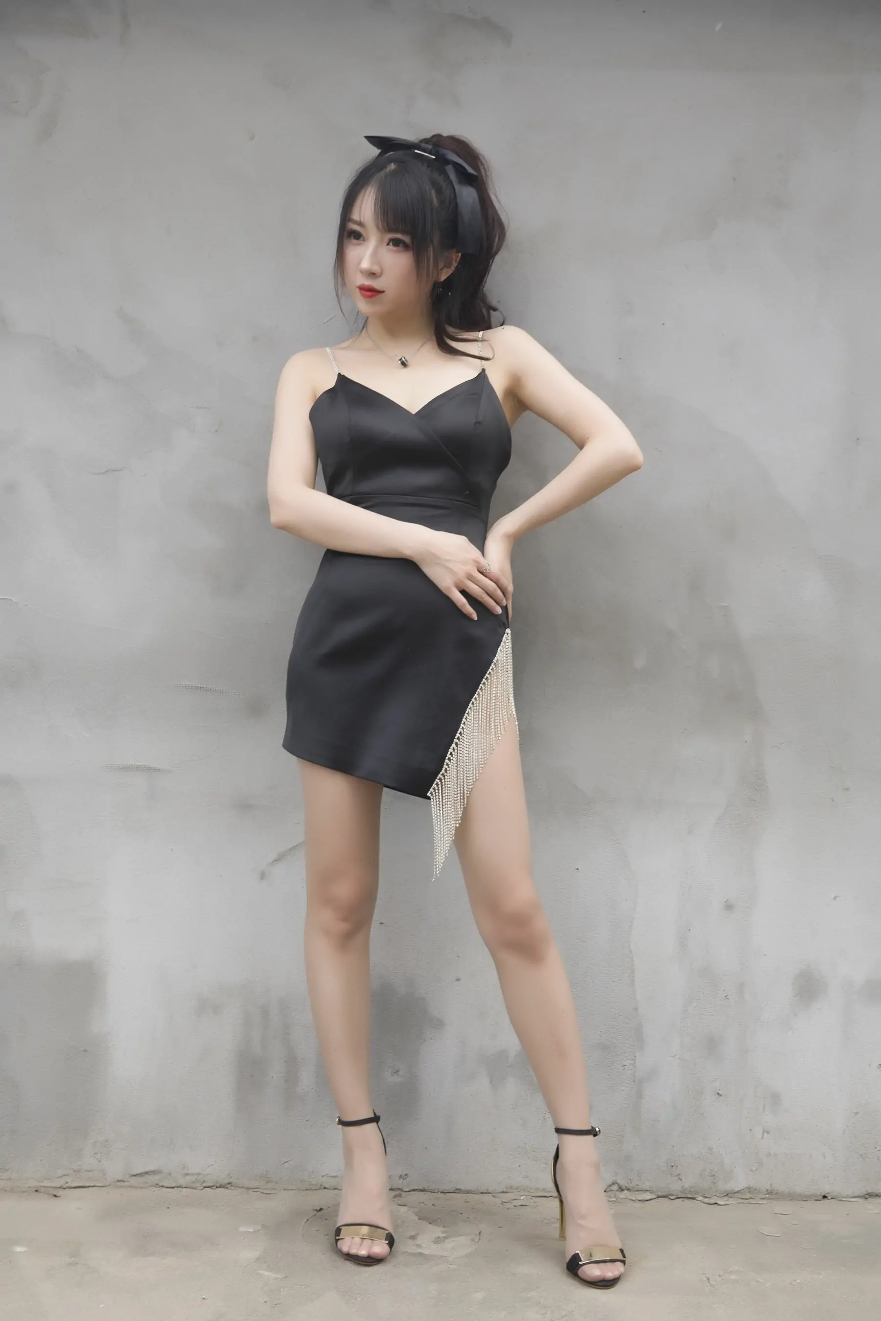 [COS福利] 斗鱼主播小女巫露娜 - 黑色流苏(32P)-中国美女-Xiuno BBS