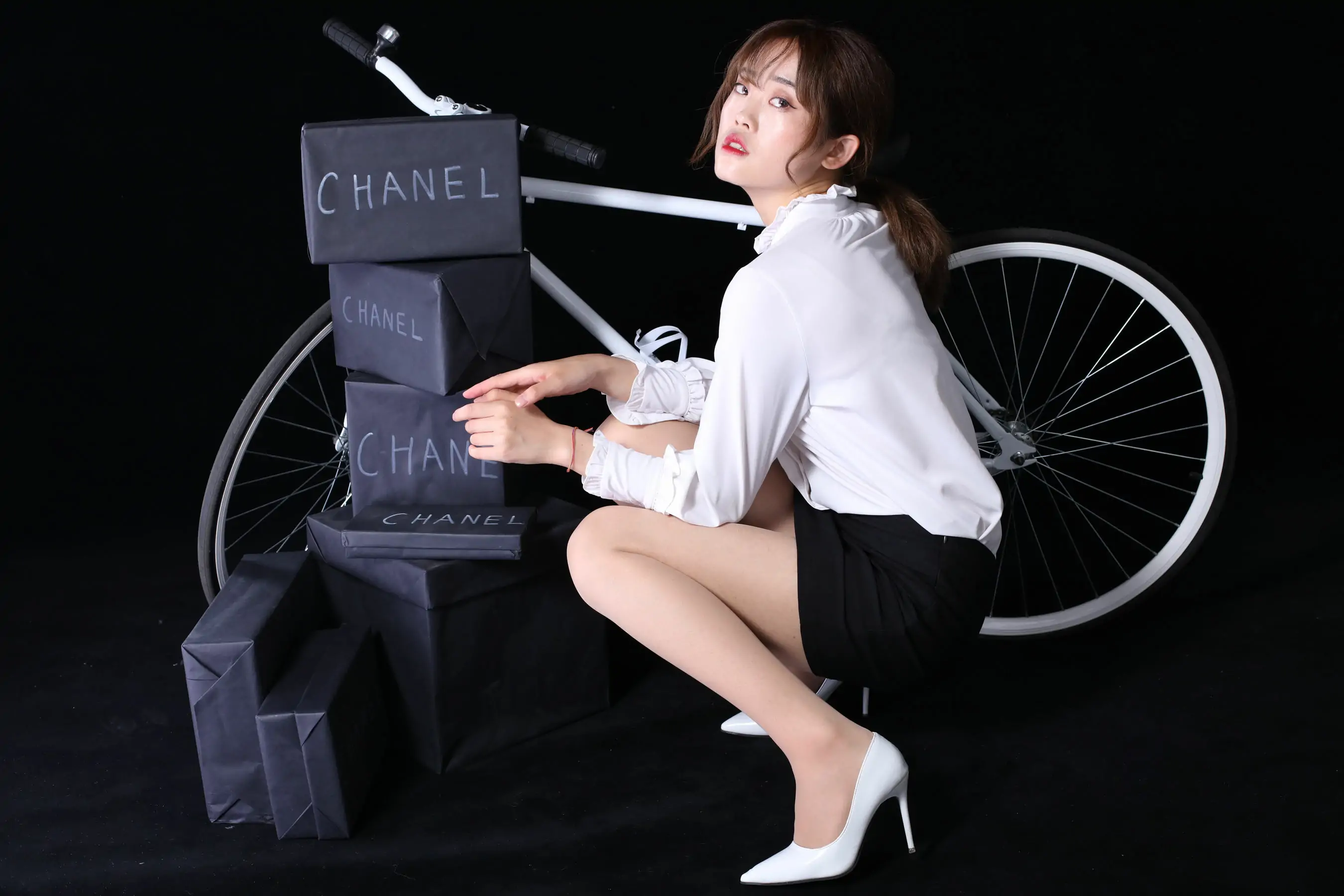 [奈丝] NO.122 可乐 黑与白的职业装(37P)-中国美女-Xiuno BBS