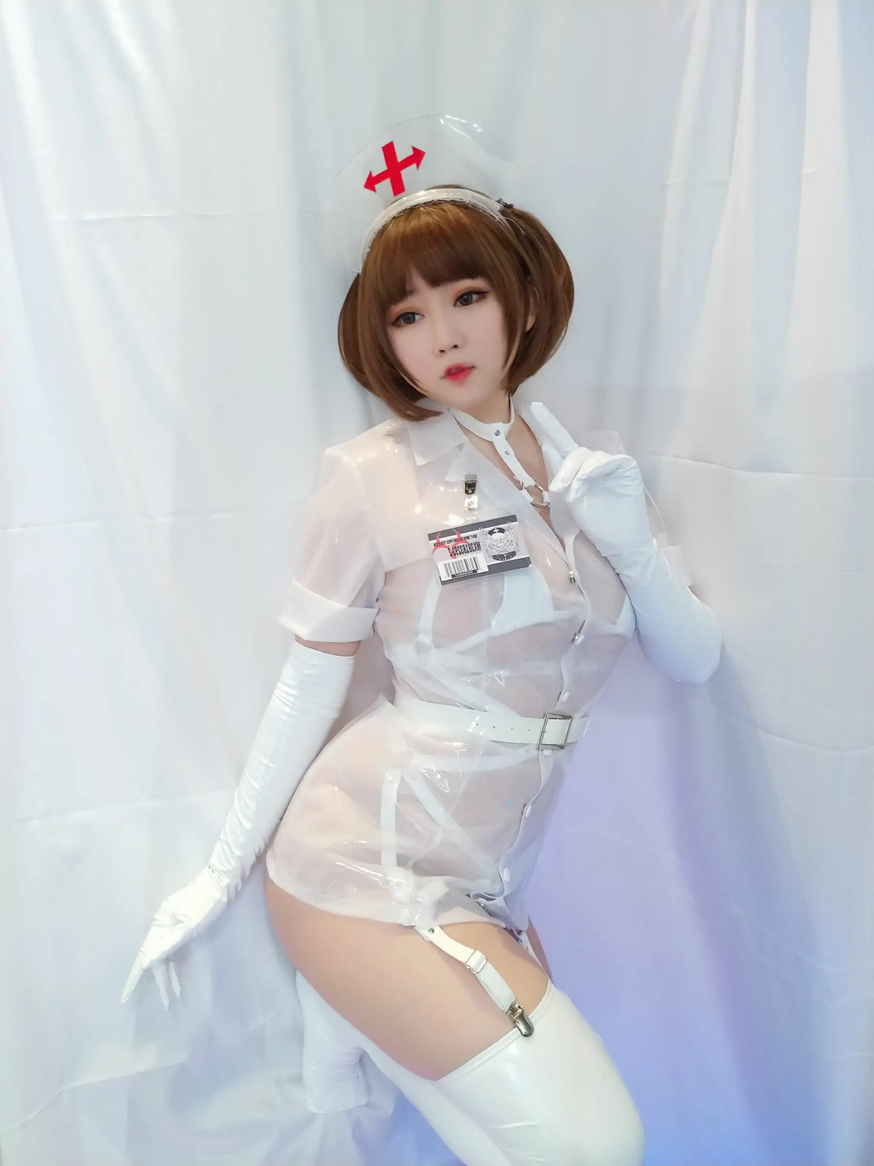[Cosplay写真] 蜜桃少女是依酱呀 - 专属护士(38P)-中国美女-Xiuno BBS