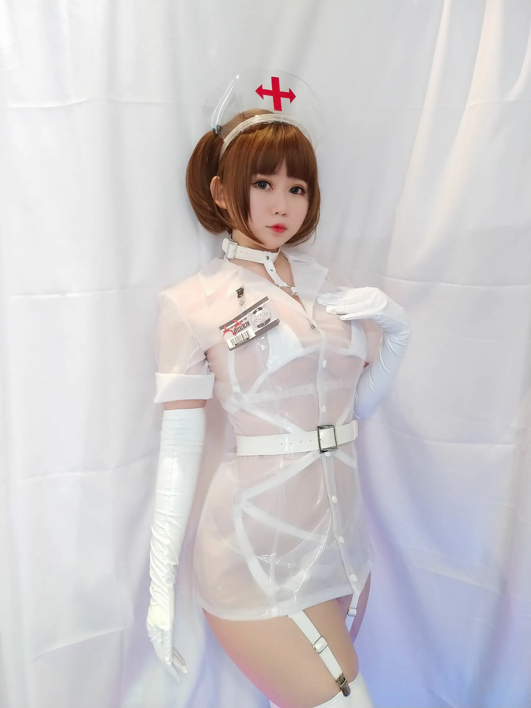 [Cosplay写真] 蜜桃少女是依酱呀 - 专属护士(38P)-中国美女-找套图